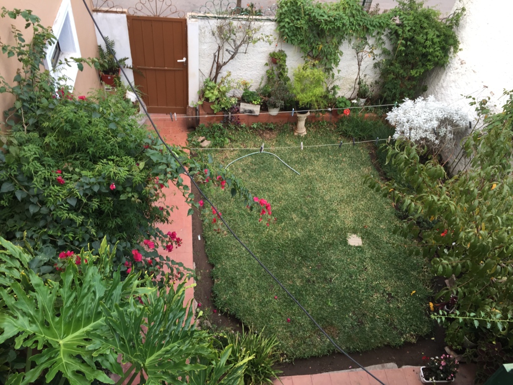 Casa de dos plantas con EXCELENTE ubicación. – Prunell Inmobiliaria – Puan